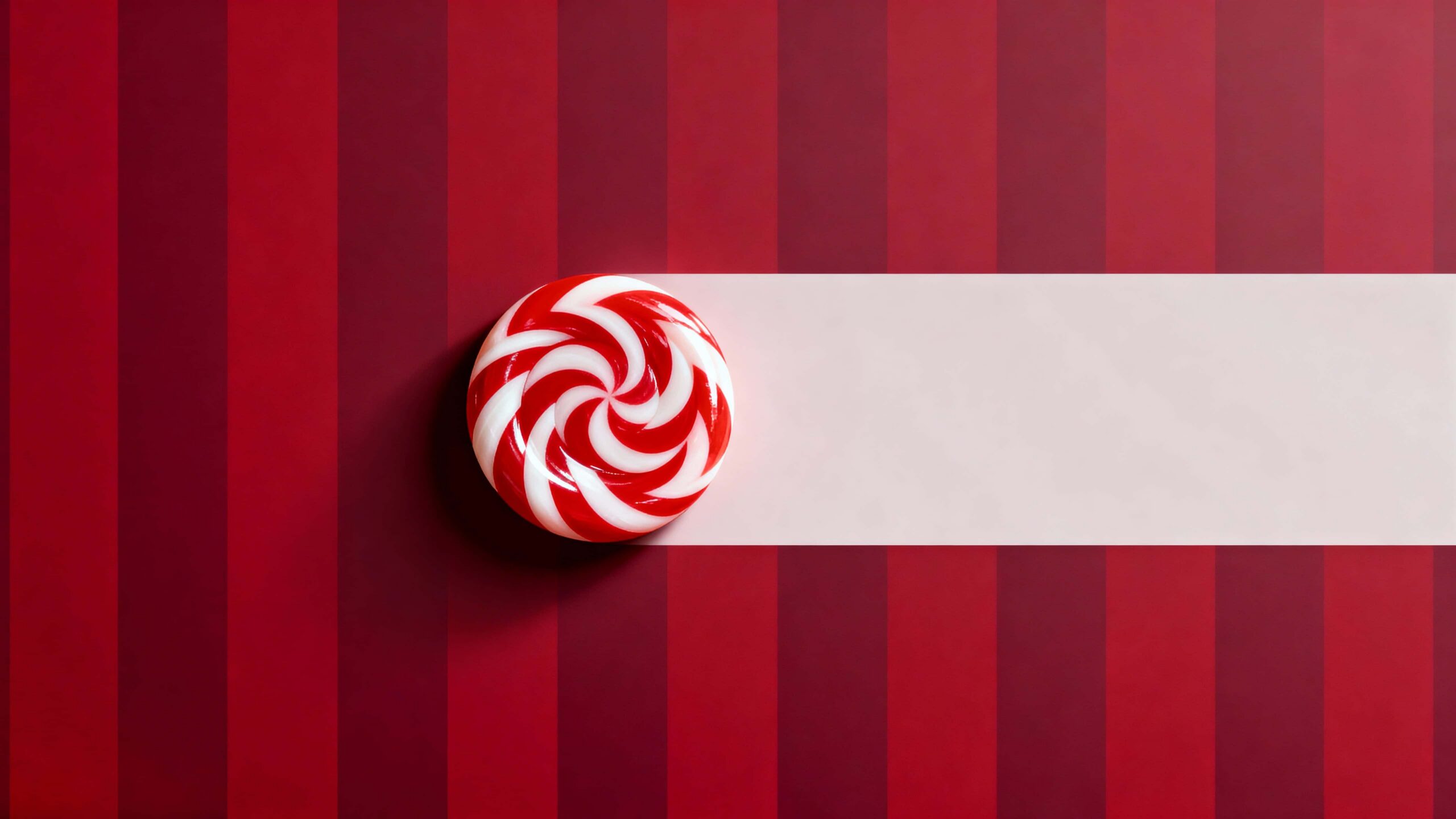 Peppermint Candy Christmas Minimalist Banner — пример промта для DALL-E 3
